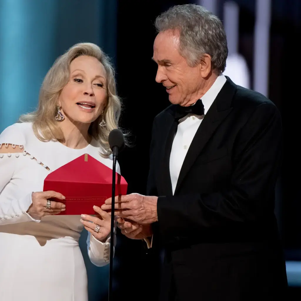 4 Embarrassing Moments in Award Shows - Identity Magazine